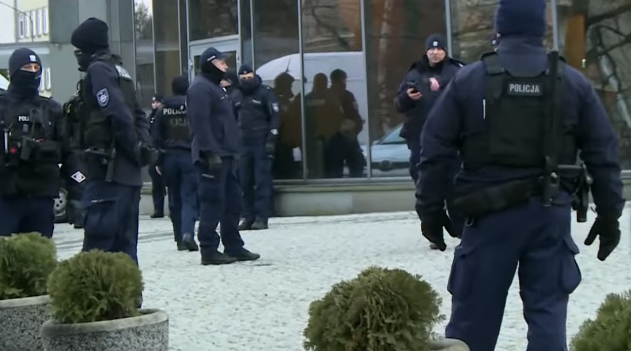 Grobowa atmosfera na korytarzach w TVP, pracownik wszystko wyśpiewał ...