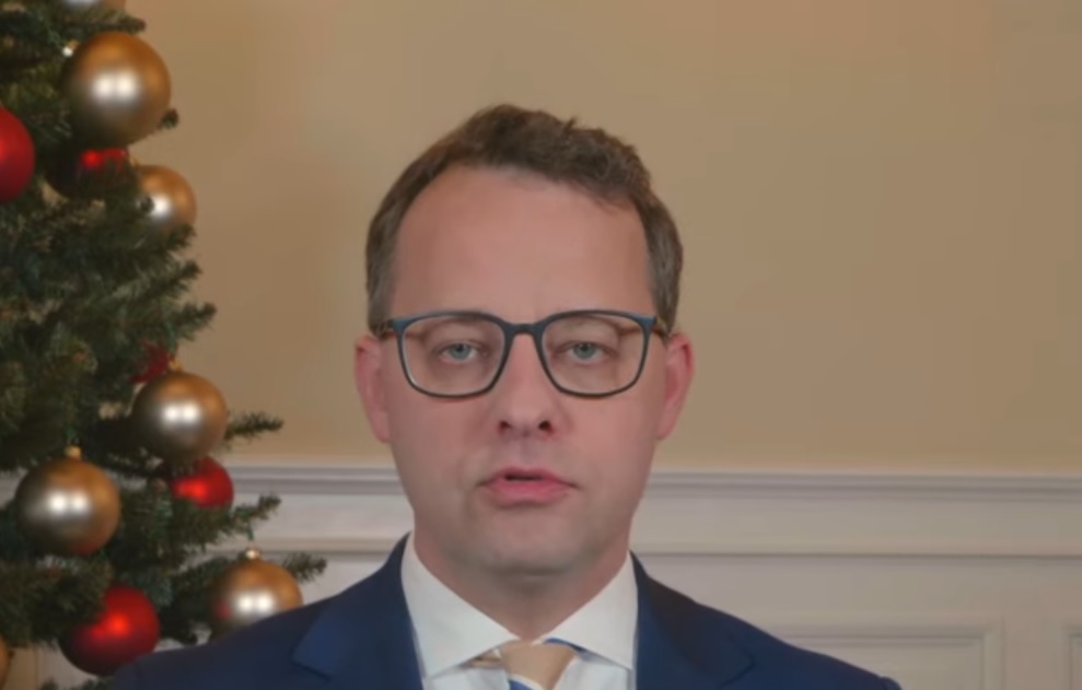 Sztuczny wąs? Sensacyjna teoria, znikający Romanowski mógł zmienić ...