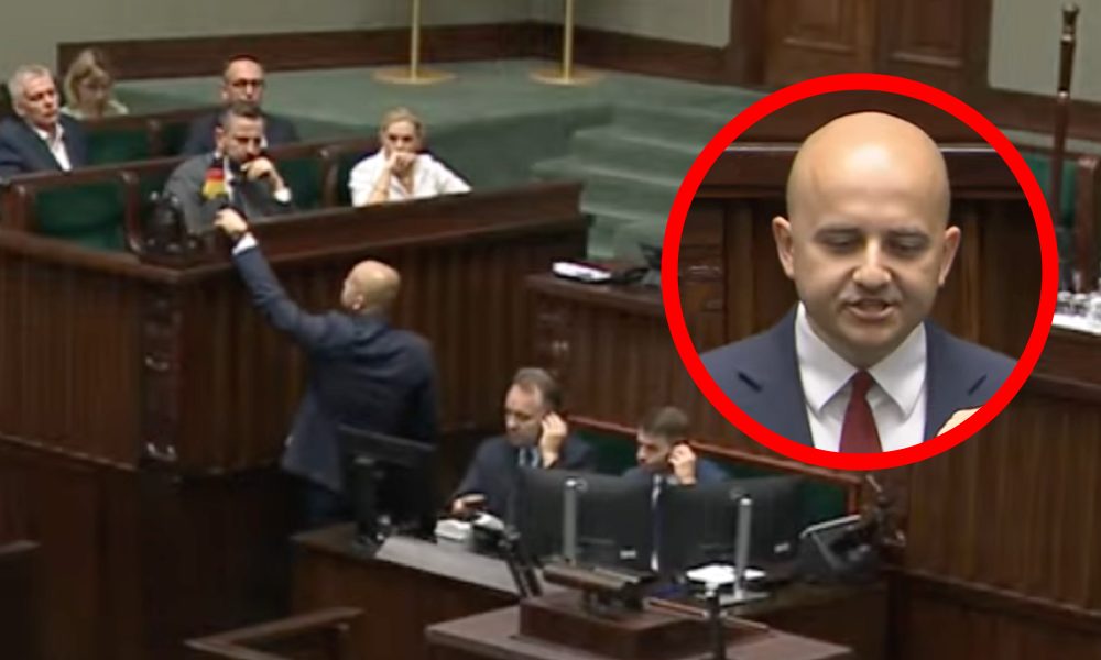 Matecki prowokuje w Sejmie! Nie uwierzycie, co przyniósł na posiedzenie ...